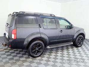 Melns Nissan Pathfinder 2007 Tallina, ar dzinēja tilpumu 2.50 L un nobraukumu 395 tūkst. km par 1499 €, foto 4 vietnē AUTOMOTO.COM.LV