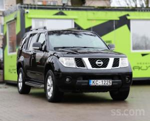Black Nissan Pathfinder 2008 in Rezekne, with an engine capacity of 2.50 L and mileage of 292 thousand km for 4495 €, photo 2 on AUTOMOTO.COM.LV