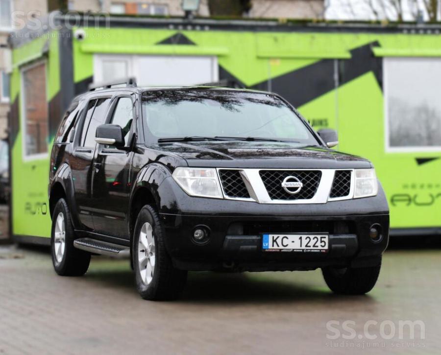 Black Nissan Pathfinder 2008 in Rezekne, with an engine capacity of 2.50 L and mileage of 292 thousand km for 4495 €, photo 2 on AUTOMOTO.COM.LV