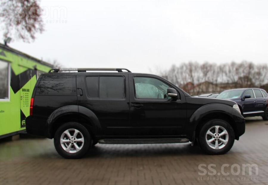 Black Nissan Pathfinder 2008 in Rezekne, with an engine capacity of 2.50 L and mileage of 292 thousand km for 4495 €, photo 5 on AUTOMOTO.COM.LV
