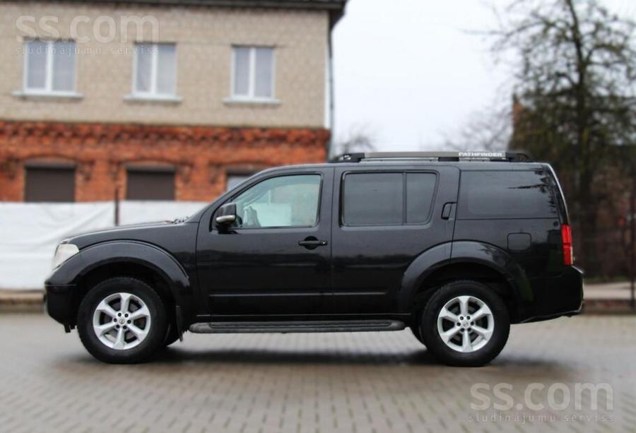 Black Nissan Pathfinder 2008 in Rezekne, with an engine capacity of 2.50 L and mileage of 292 thousand km for 4495 €, photo 6 on AUTOMOTO.COM.LV