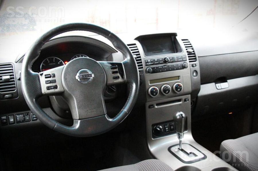 Black Nissan Pathfinder 2008 in Rezekne, with an engine capacity of 2.50 L and mileage of 292 thousand km for 4495 €, photo 9 on AUTOMOTO.COM.LV