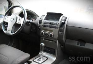 Black Nissan Pathfinder 2008 in Rezekne, with an engine capacity of 2.50 L and mileage of 292 thousand km for 4495 €, photo 10 on AUTOMOTO.COM.LV