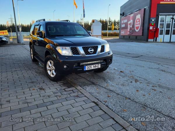 Black Nissan Pathfinder 2008 in Tartu, with an engine capacity of 2.50 L and mileage of 320 thousand km for 5500 €, photo 3 on AUTOMOTO.COM.LV