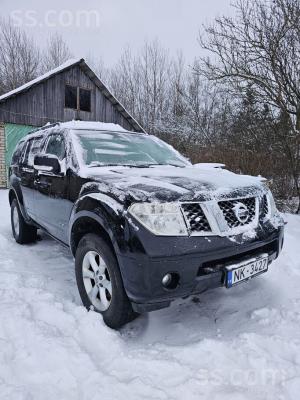 Black Nissan Pathfinder 2009 in Preili, with an engine capacity of 2.50 L and mileage of 260 thousand km for 5950 €, photo  on AUTOMOTO.COM.LV