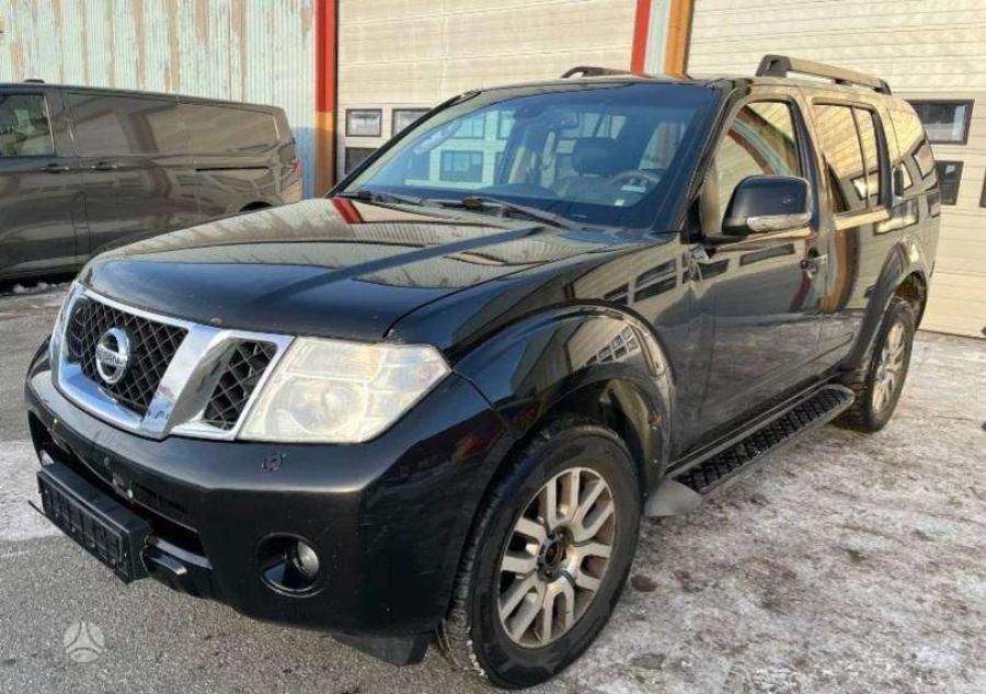 Black Nissan Pathfinder 2010 in Rokiskis, with an engine capacity of 2.50 L and mileage of 459 thousand km for 4000 €, photo 1 on AUTOMOTO.COM.LV