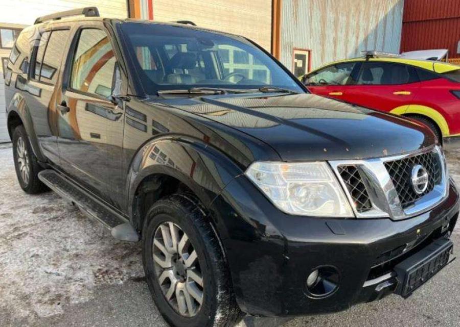 Black Nissan Pathfinder 2010 in Rokiskis, with an engine capacity of 2.50 L and mileage of 459 thousand km for 4000 €, photo 2 on AUTOMOTO.COM.LV