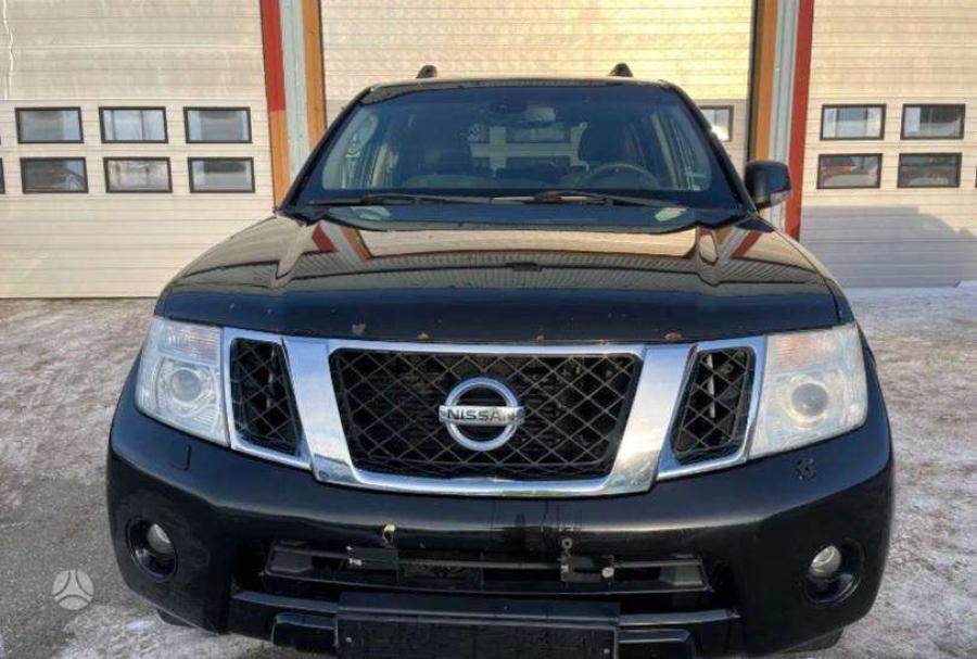 Black Nissan Pathfinder 2010 in Rokiskis, with an engine capacity of 2.50 L and mileage of 459 thousand km for 4000 €, photo 3 on AUTOMOTO.COM.LV