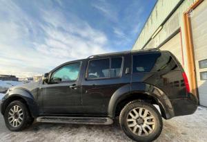 Black Nissan Pathfinder 2010 in Rokiskis, with an engine capacity of 2.50 L and mileage of 459 thousand km for 4000 €, photo 5 on AUTOMOTO.COM.LV