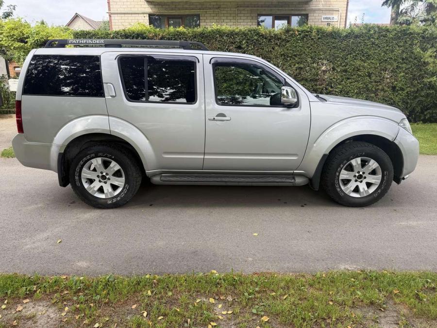 Melns Nissan Pathfinder 2010 Kauņa, ar dzinēja tilpumu 2.49 L un nobraukumu 275 tūkst. km par 4300 €, foto 7 vietnē AUTOMOTO.COM.LV