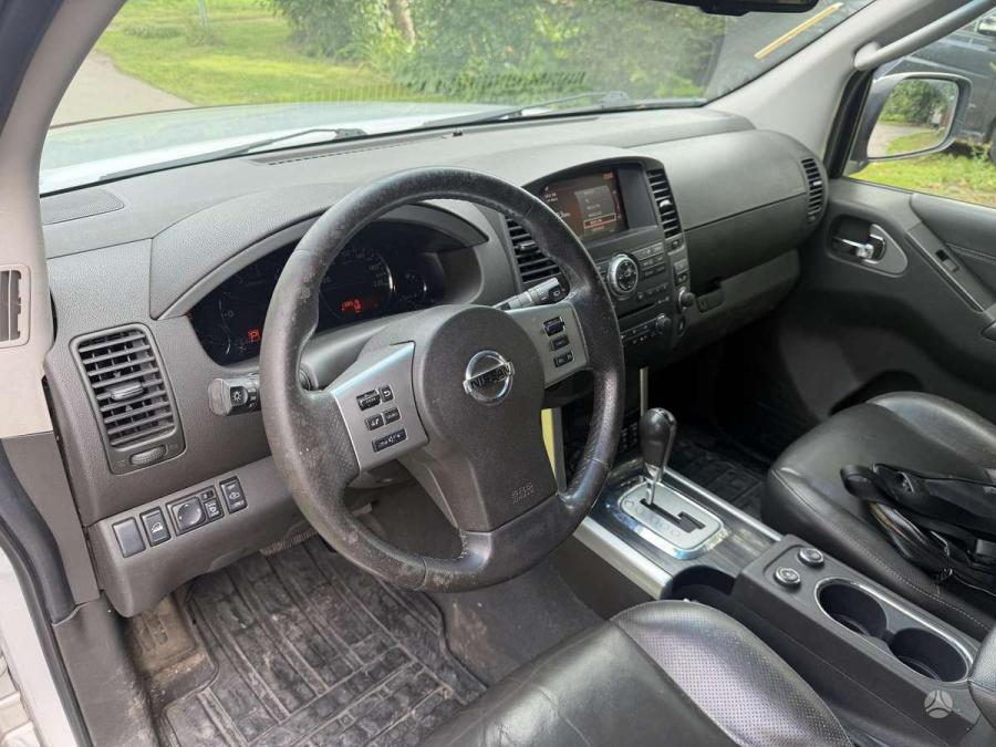 Melns Nissan Pathfinder 2010 Kauņa, ar dzinēja tilpumu 2.49 L un nobraukumu 275 tūkst. km par 4300 €, foto 12 vietnē AUTOMOTO.COM.LV
