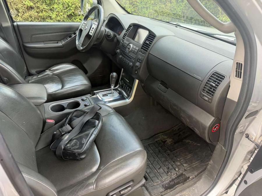 Melns Nissan Pathfinder 2010 Kauņa, ar dzinēja tilpumu 2.49 L un nobraukumu 275 tūkst. km par 4300 €, foto 23 vietnē AUTOMOTO.COM.LV