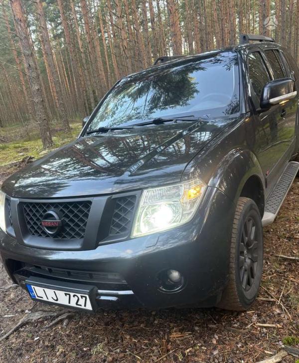 Melns Nissan Pathfinder 2011 Viļņa, ar dzinēja tilpumu 2.99 L un nobraukumu 470 tūkst. km par 6200 €, foto 2 vietnē AUTOMOTO.COM.LV