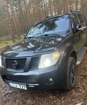 Black Nissan Pathfinder 2011 in Vilnius, with an engine capacity of 2.99 L and mileage of 470 thousand km for 6200 €, photo 2 on AUTOMOTO.COM.LV