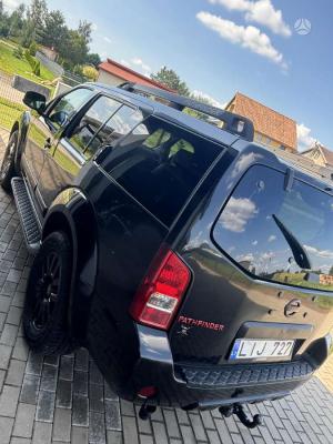 Black Nissan Pathfinder 2011 in Vilnius, with an engine capacity of 2.99 L and mileage of 470 thousand km for 6200 €, photo 3 on AUTOMOTO.COM.LV