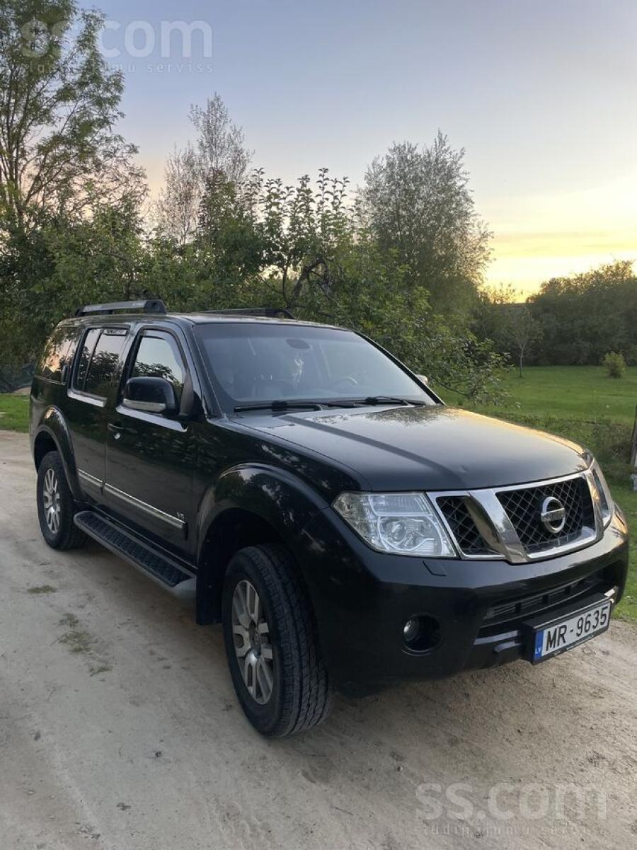 Melns Nissan Pathfinder 2011 Rīga, ar dzinēja tilpumu 3.00 L un nobraukumu 363 tūkst. km par 7500 €, foto 1 vietnē AUTOMOTO.COM.LV