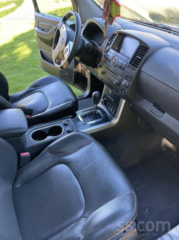 Melns Nissan Pathfinder 2011 Rīga, ar dzinēja tilpumu 3.00 L un nobraukumu 363 tūkst. km par 7500 €, foto 2 vietnē AUTOMOTO.COM.LV