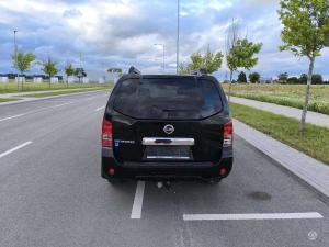 Black Nissan Pathfinder 2011 in Marijampole, with an engine capacity of 2.49 L and mileage of 335 thousand km for 5050 €, photo 5 on AUTOMOTO.COM.LV