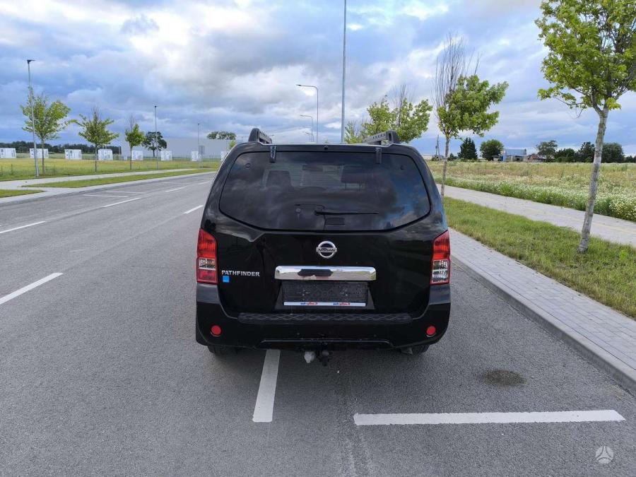 Black Nissan Pathfinder 2011 in Marijampole, with an engine capacity of 2.49 L and mileage of 335 thousand km for 5050 €, photo 5 on AUTOMOTO.COM.LV