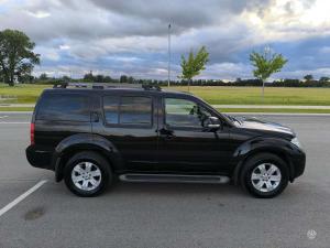 Black Nissan Pathfinder 2011 in Marijampole, with an engine capacity of 2.49 L and mileage of 335 thousand km for 5050 €, photo 7 on AUTOMOTO.COM.LV