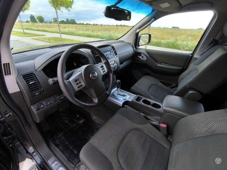 Black Nissan Pathfinder 2011 in Marijampole, with an engine capacity of 2.49 L and mileage of 335 thousand km for 5050 €, photo 12 on AUTOMOTO.COM.LV