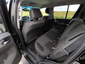 Black Nissan Pathfinder 2011 in Marijampole, with an engine capacity of 2.49 L and mileage of 335 thousand km for 5050 €, photo 13 on AUTOMOTO.COM.LV