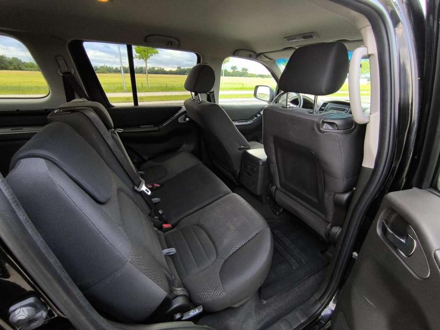 Black Nissan Pathfinder 2011 in Marijampole, with an engine capacity of 2.49 L and mileage of 335 thousand km for 5050 €, photo 14 on AUTOMOTO.COM.LV