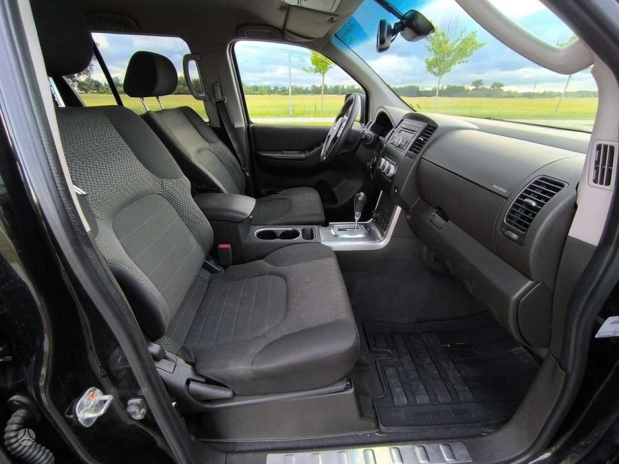 Black Nissan Pathfinder 2011 in Marijampole, with an engine capacity of 2.49 L and mileage of 335 thousand km for 5050 €, photo 15 on AUTOMOTO.COM.LV