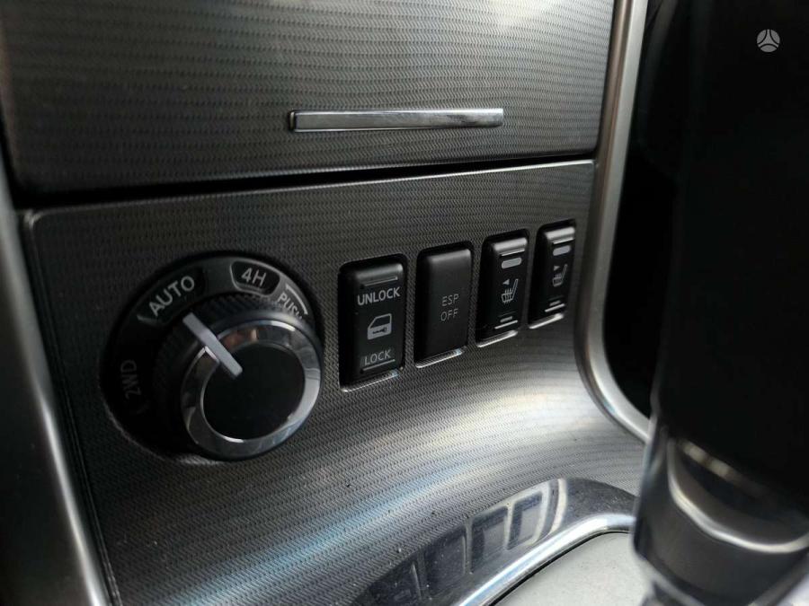 Black Nissan Pathfinder 2011 in Marijampole, with an engine capacity of 2.49 L and mileage of 335 thousand km for 5050 €, photo 18 on AUTOMOTO.COM.LV