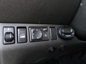 Black Nissan Pathfinder 2011 in Marijampole, with an engine capacity of 2.49 L and mileage of 335 thousand km for 5050 €, photo 19 on AUTOMOTO.COM.LV