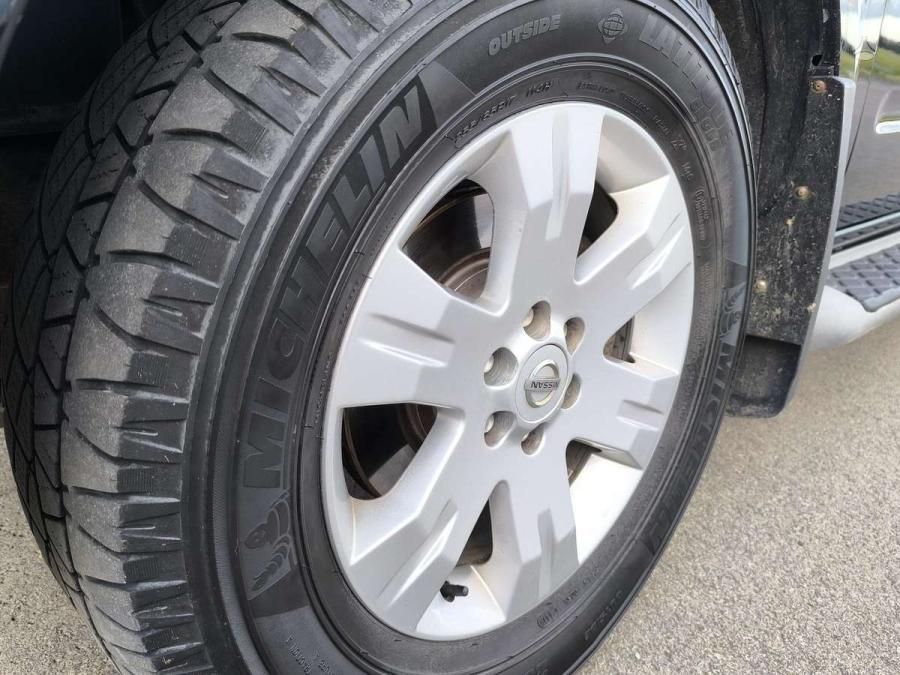 Black Nissan Pathfinder 2011 in Marijampole, with an engine capacity of 2.49 L and mileage of 335 thousand km for 5050 €, photo 20 on AUTOMOTO.COM.LV