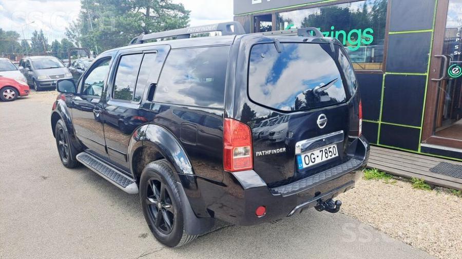 Melns Nissan Pathfinder 2011 Rīga, ar dzinēja tilpumu 3.00 L un nobraukumu 271 tūkst. km par 9400 €, foto 5 vietnē AUTOMOTO.COM.LV