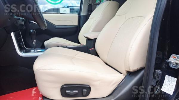 Black Nissan Pathfinder 2011 in Riga, with an engine capacity of 3.00 L and mileage of 271 thousand km for 9400 €, photo 10 on AUTOMOTO.COM.LV