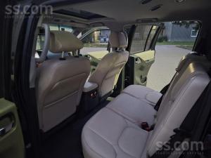 Black Nissan Pathfinder 2011 in Riga, with an engine capacity of 3.00 L and mileage of 272 thousand km for 8250 €, photo 4 on AUTOMOTO.COM.LV