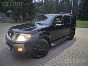 Black Nissan Pathfinder 2011 in Riga, with an engine capacity of 3.00 L and mileage of 272 thousand km for 8250 €, photo 6 on AUTOMOTO.COM.LV