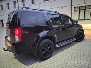 Black Nissan Pathfinder 2011 in Riga, with an engine capacity of 3.00 L and mileage of 272 thousand km for 8250 €, photo 9 on AUTOMOTO.COM.LV