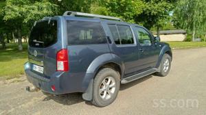Blue Nissan Pathfinder 2005 in Rezekne, with an engine capacity of 2.50 L and mileage of 323 thousand km for 5300 €, photo 3 on AUTOMOTO.COM.LV