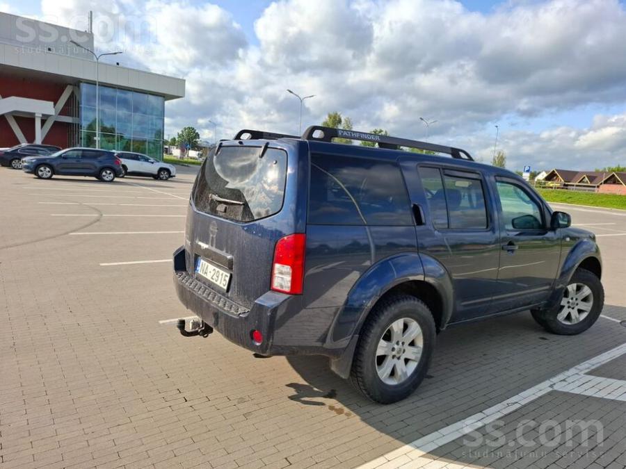 Zils Nissan Pathfinder 2006 Rēzekne, ar dzinēja tilpumu 2.50 L un nobraukumu 380 tūkst. km par 3490 €, foto 2 vietnē AUTOMOTO.COM.LV