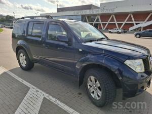 Zils Nissan Pathfinder 2006 Rēzekne, ar dzinēja tilpumu 2.50 L un nobraukumu 380 tūkst. km par 3490 €, foto 3 vietnē AUTOMOTO.COM.LV