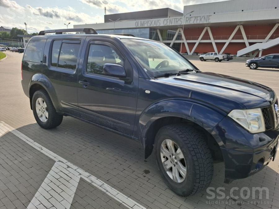 Zils Nissan Pathfinder 2006 Rēzekne, ar dzinēja tilpumu 2.50 L un nobraukumu 380 tūkst. km par 3490 €, foto 3 vietnē AUTOMOTO.COM.LV