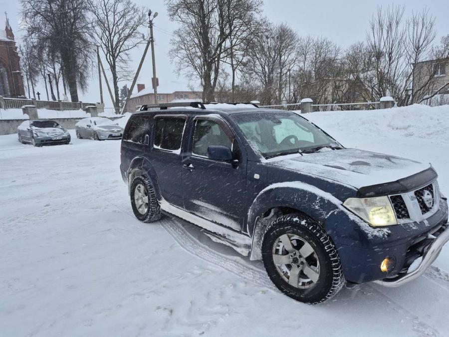 Zils Nissan Pathfinder 2006 Kupiškis, ar dzinēja tilpumu 2.50 L un nobraukumu 430 tūkst. km par 2900 €, foto 2 vietnē AUTOMOTO.COM.LV