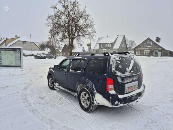 Blue Nissan Pathfinder 2006 in Kupiskis, with an engine capacity of 2.50 L and mileage of 430 thousand km for 2900 €, photo 5 on AUTOMOTO.COM.LV