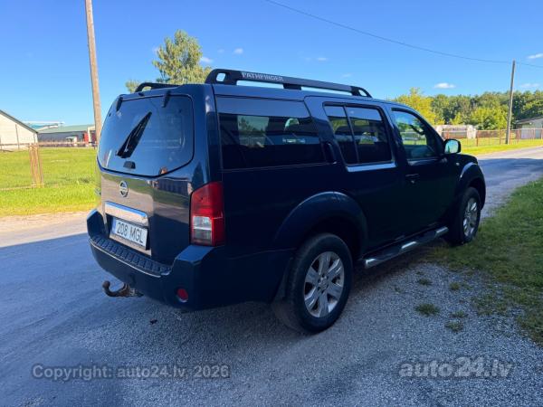 Blue Nissan Pathfinder 2006 in Tartu, with an engine capacity of 2.50 L and mileage of 324 thousand km for 1900 €, photo 3 on AUTOMOTO.COM.LV