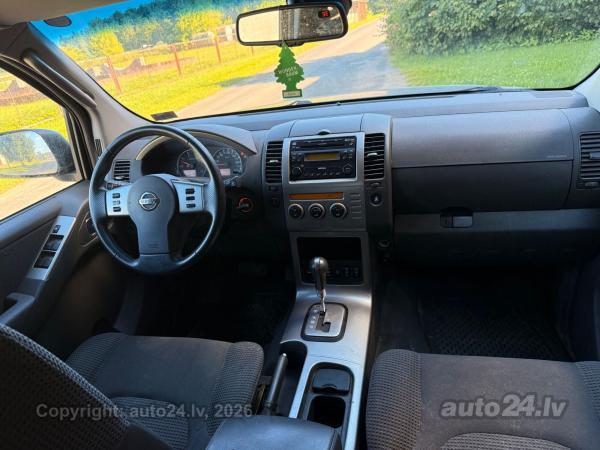 Blue Nissan Pathfinder 2006 in Tartu, with an engine capacity of 2.50 L and mileage of 324 thousand km for 1900 €, photo 7 on AUTOMOTO.COM.LV