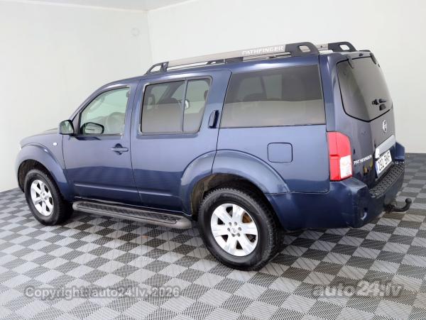 Zils Nissan Pathfinder 2006 Tallina, ar dzinēja tilpumu 2.50 L un nobraukumu 439 tūkst. km par 1999 €, foto 5 vietnē AUTOMOTO.COM.LV