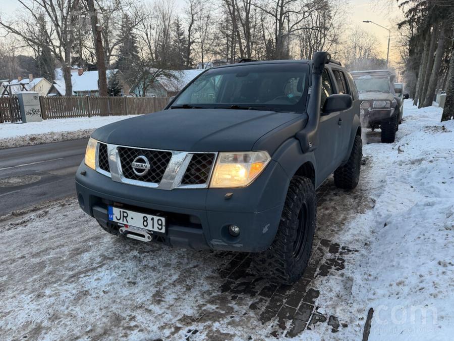 Blue Nissan Pathfinder 2007 in Jurmala, with an engine capacity of 2.50 L and mileage of 296 thousand km for 7999 €, photo 1 on AUTOMOTO.COM.LV
