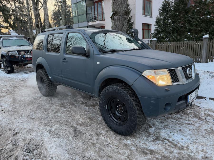 Blue Nissan Pathfinder 2007 in Jurmala, with an engine capacity of 2.50 L and mileage of 296 thousand km for 7999 €, photo 5 on AUTOMOTO.COM.LV