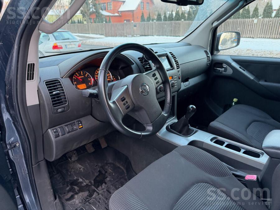 Blue Nissan Pathfinder 2007 in Jurmala, with an engine capacity of 2.50 L and mileage of 296 thousand km for 7999 €, photo 8 on AUTOMOTO.COM.LV