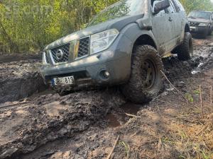 Blue Nissan Pathfinder 2007 in Jurmala, with an engine capacity of 2.50 L and mileage of 296 thousand km for 7999 €, photo 10 on AUTOMOTO.COM.LV