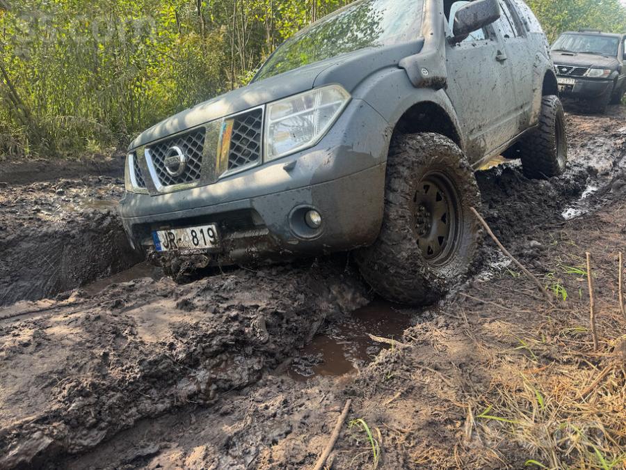 Blue Nissan Pathfinder 2007 in Jurmala, with an engine capacity of 2.50 L and mileage of 296 thousand km for 7999 €, photo 10 on AUTOMOTO.COM.LV